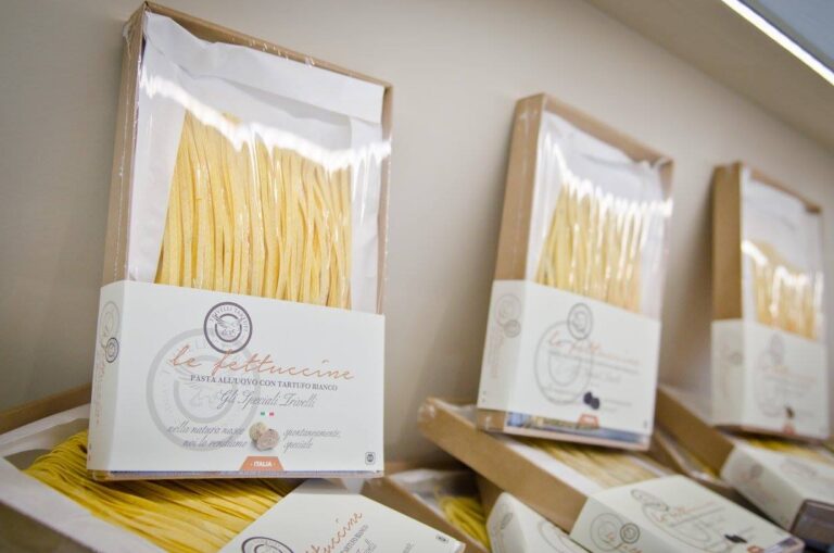 Pasta all’uovo con tartufo bianco, sono le fettuccine di Trivelli ...